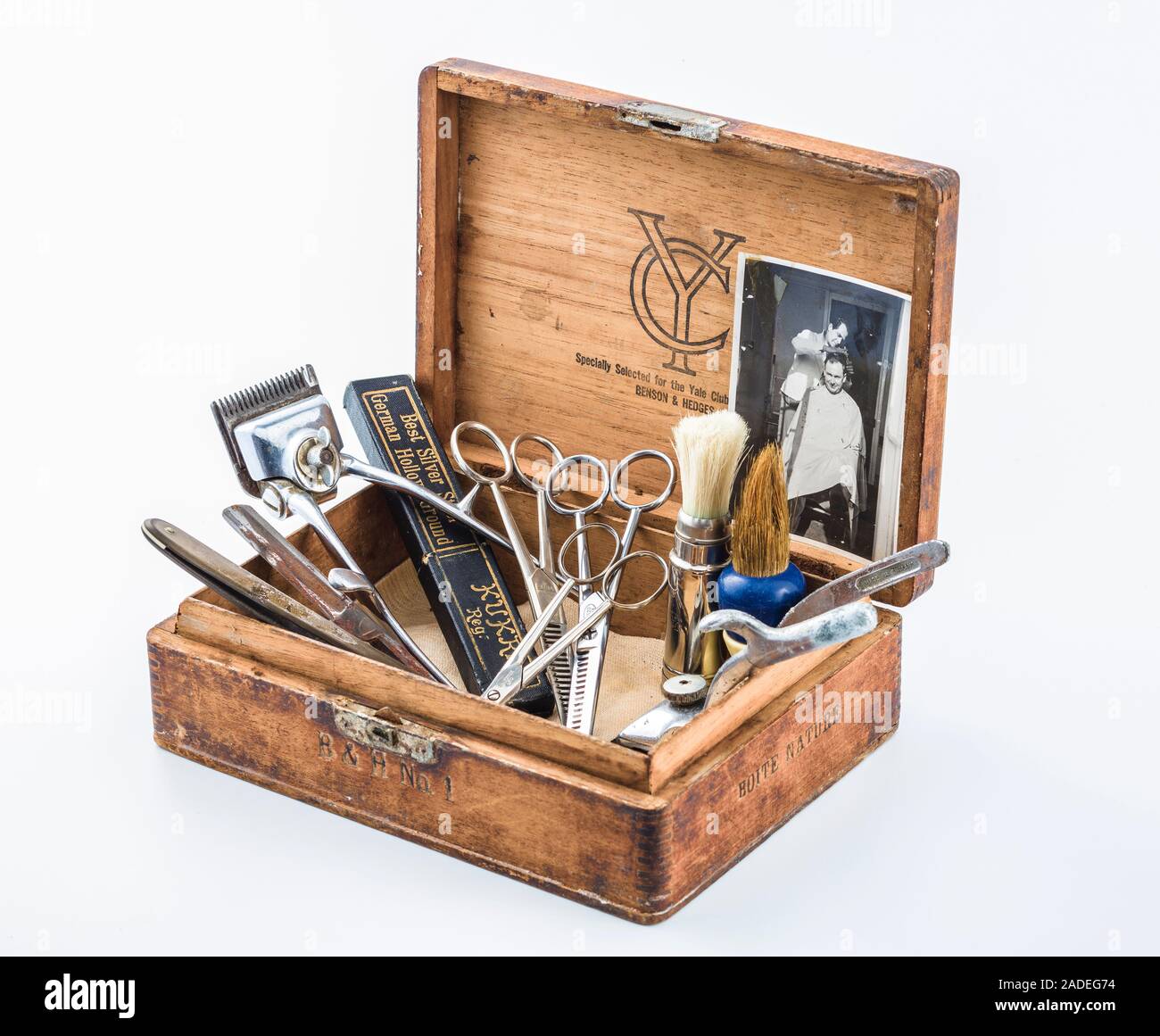 Vintage barber's box Stock Photo - Alamy