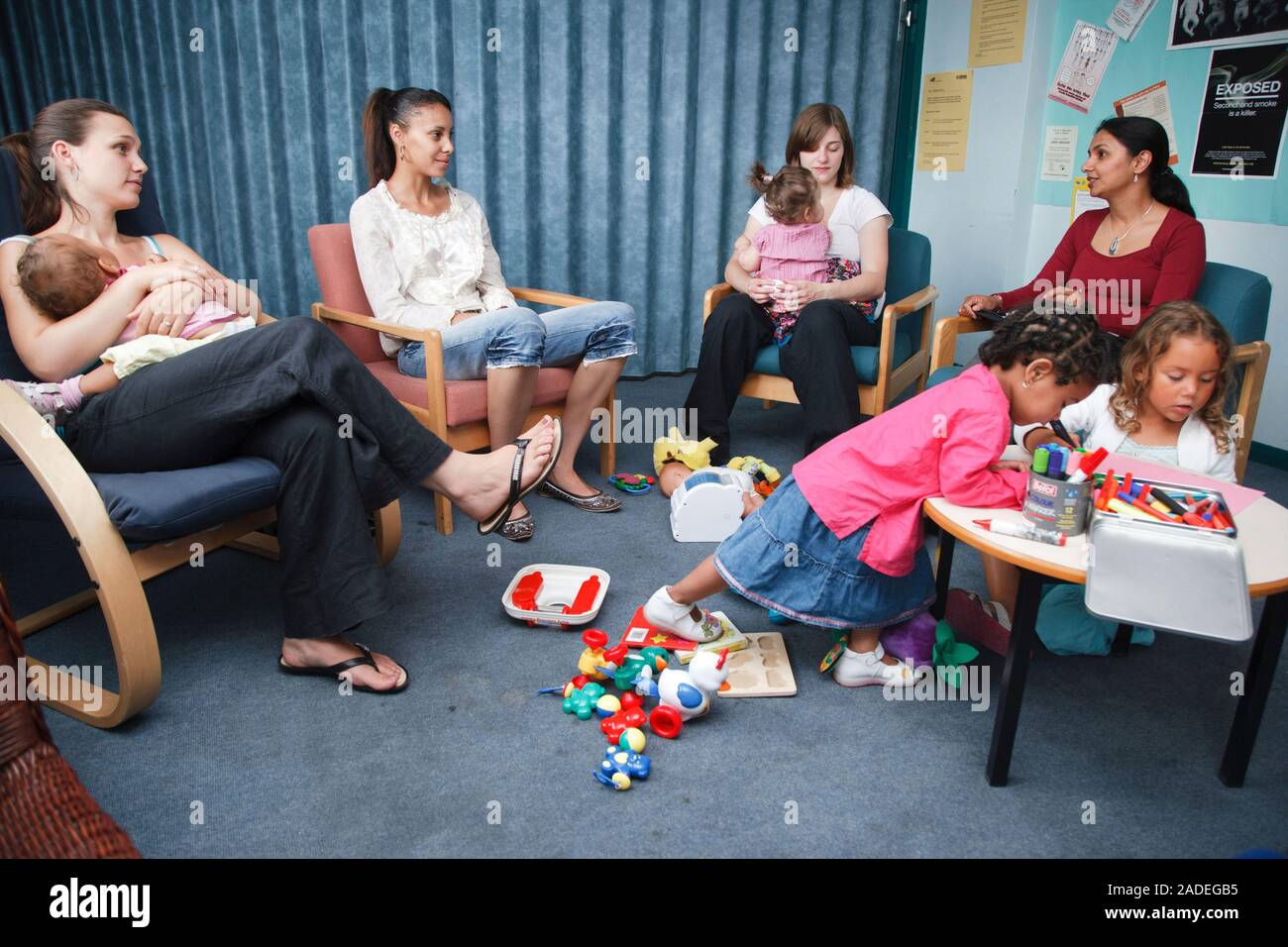 Social worker in discussion group with young mothers and children Stock ...