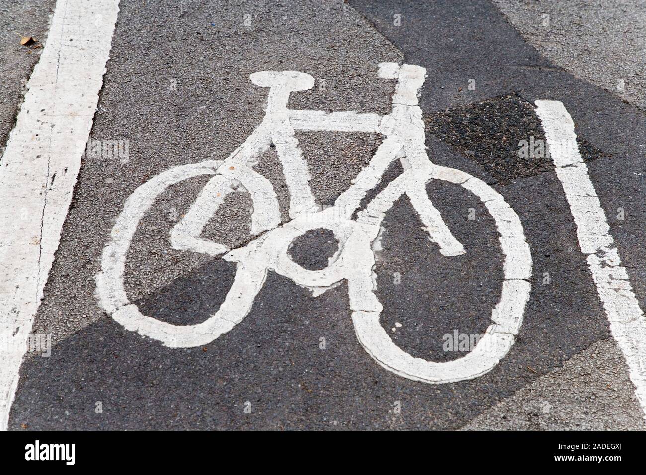 Signage for designated cycle route Stock Photo - Alamy