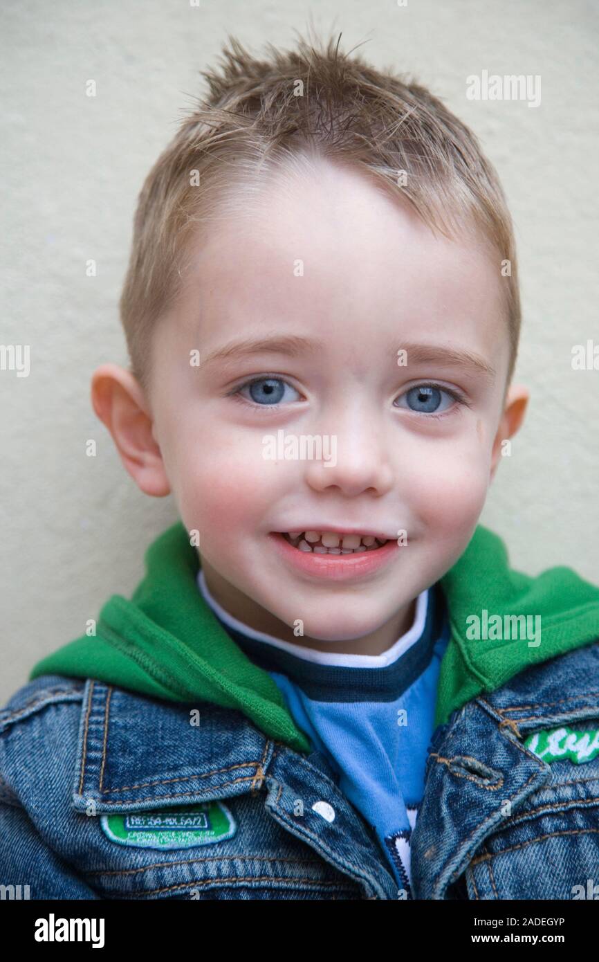 Little boy smiling Stock Photo - Alamy