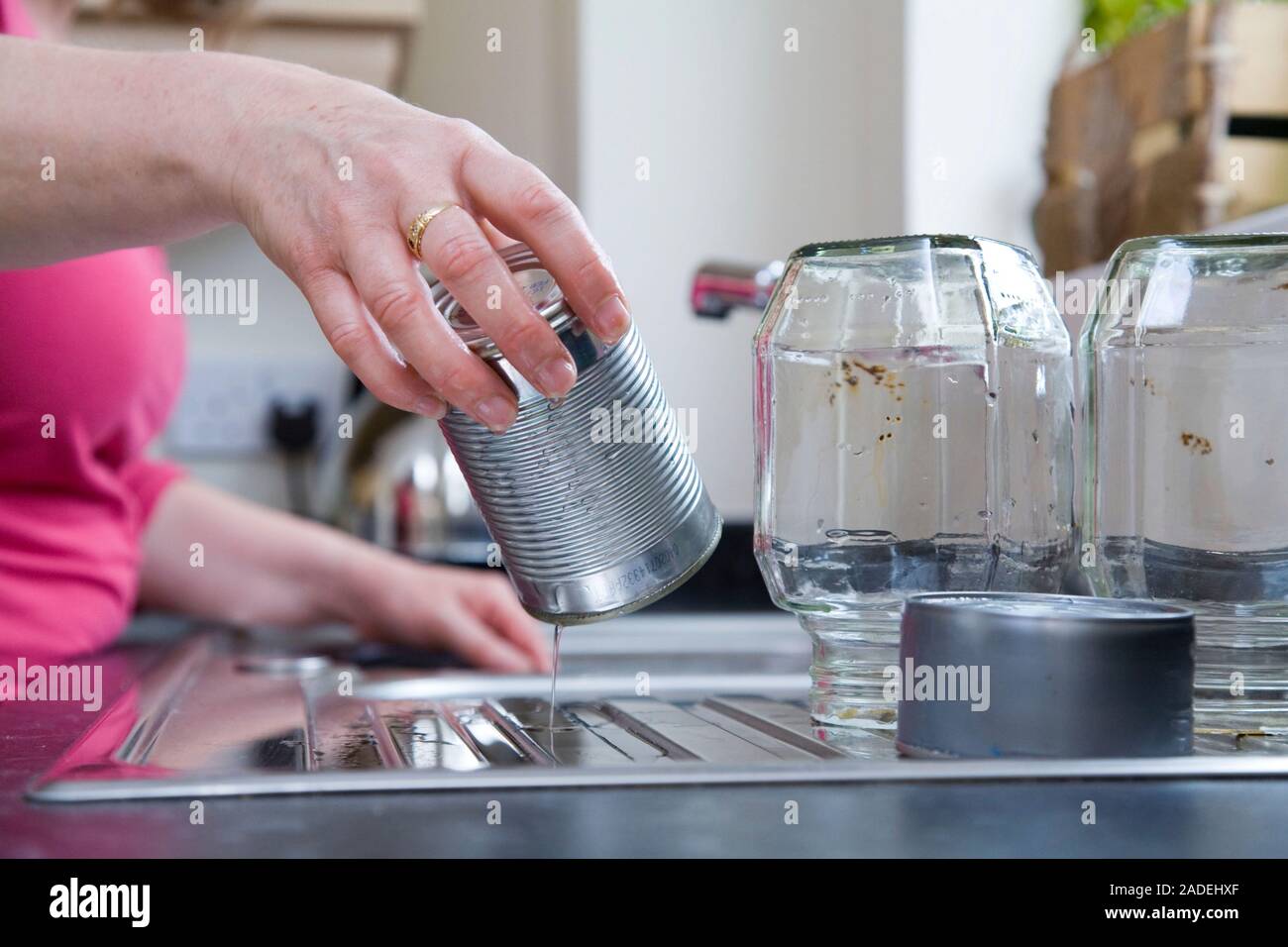 Woman washing out jars and tins for recycling Stock Photo - Alamy