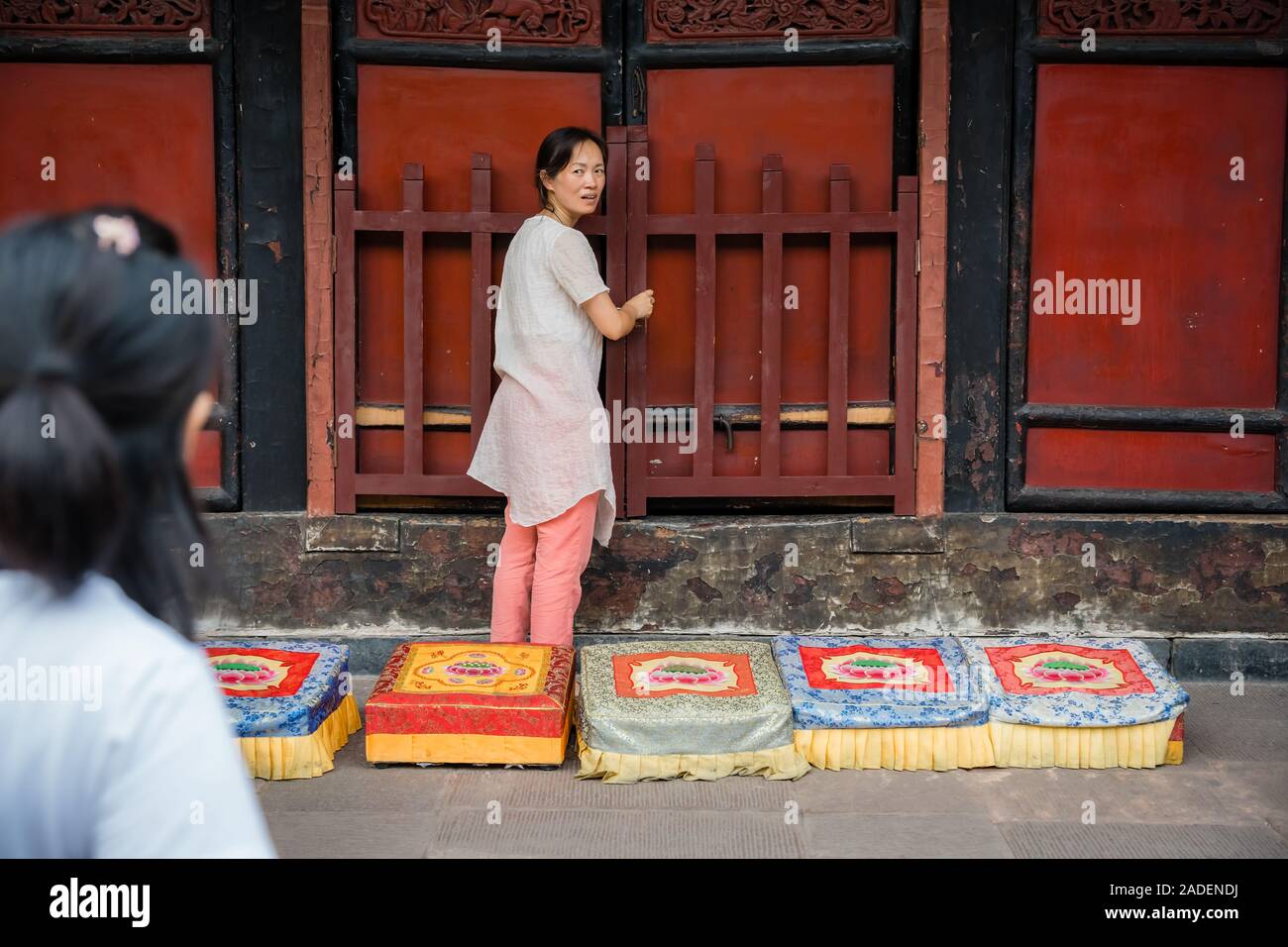 Women kneeling in prayer buddhist hi-res stock photography and images ...