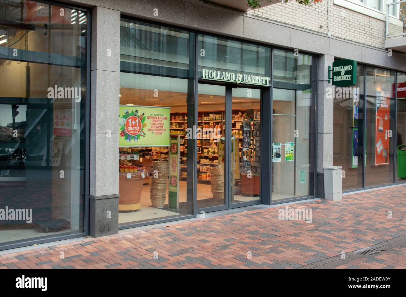 Holland and barrett facade hi-res stock photography and images - Alamy