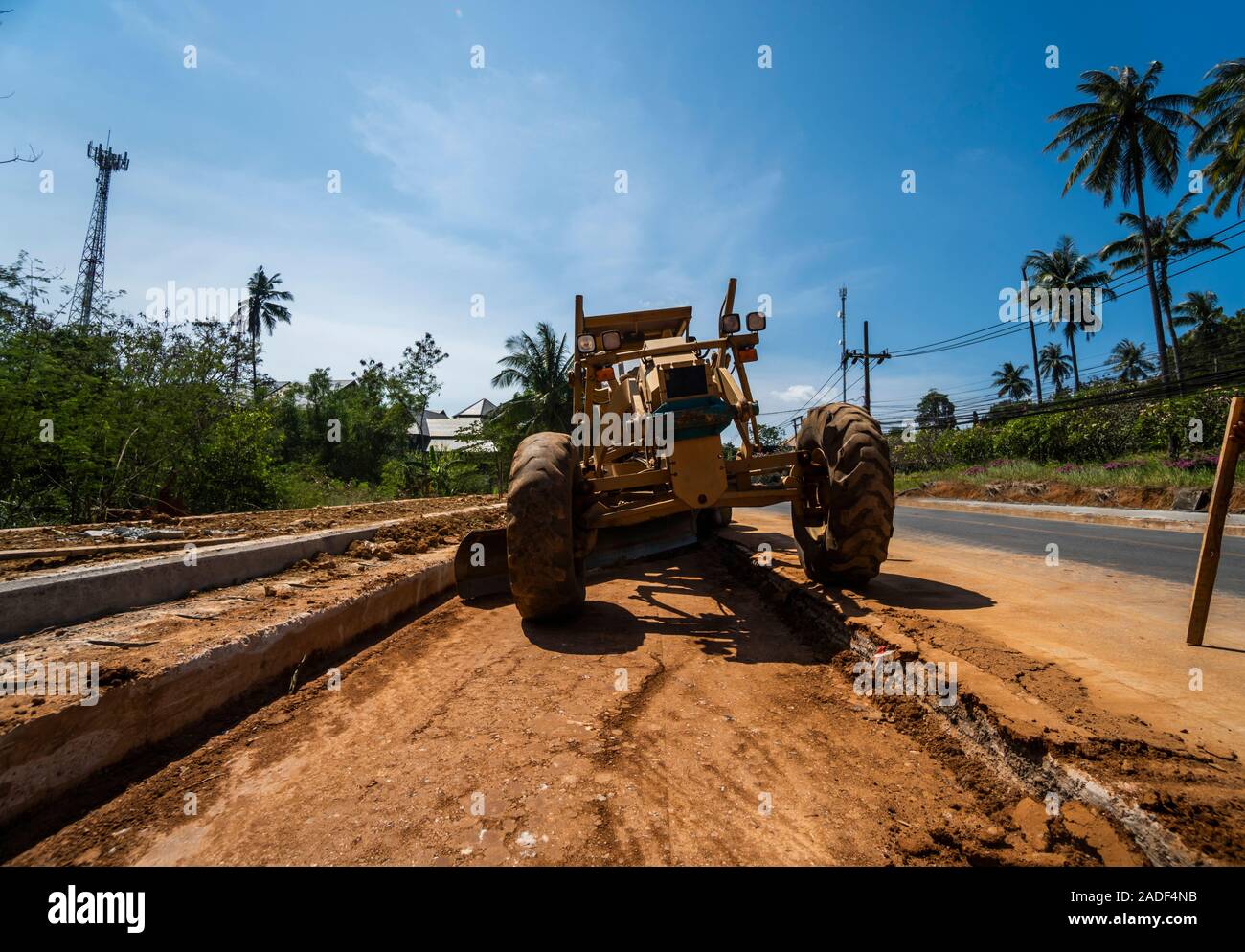 Metal worker grading steel hi-res stock photography and images - Alamy