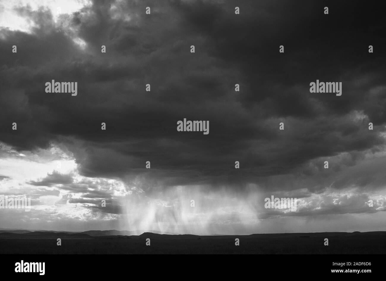 Falling rain. Isolated rain shower over eastern New Mexico, USA Stock ...
