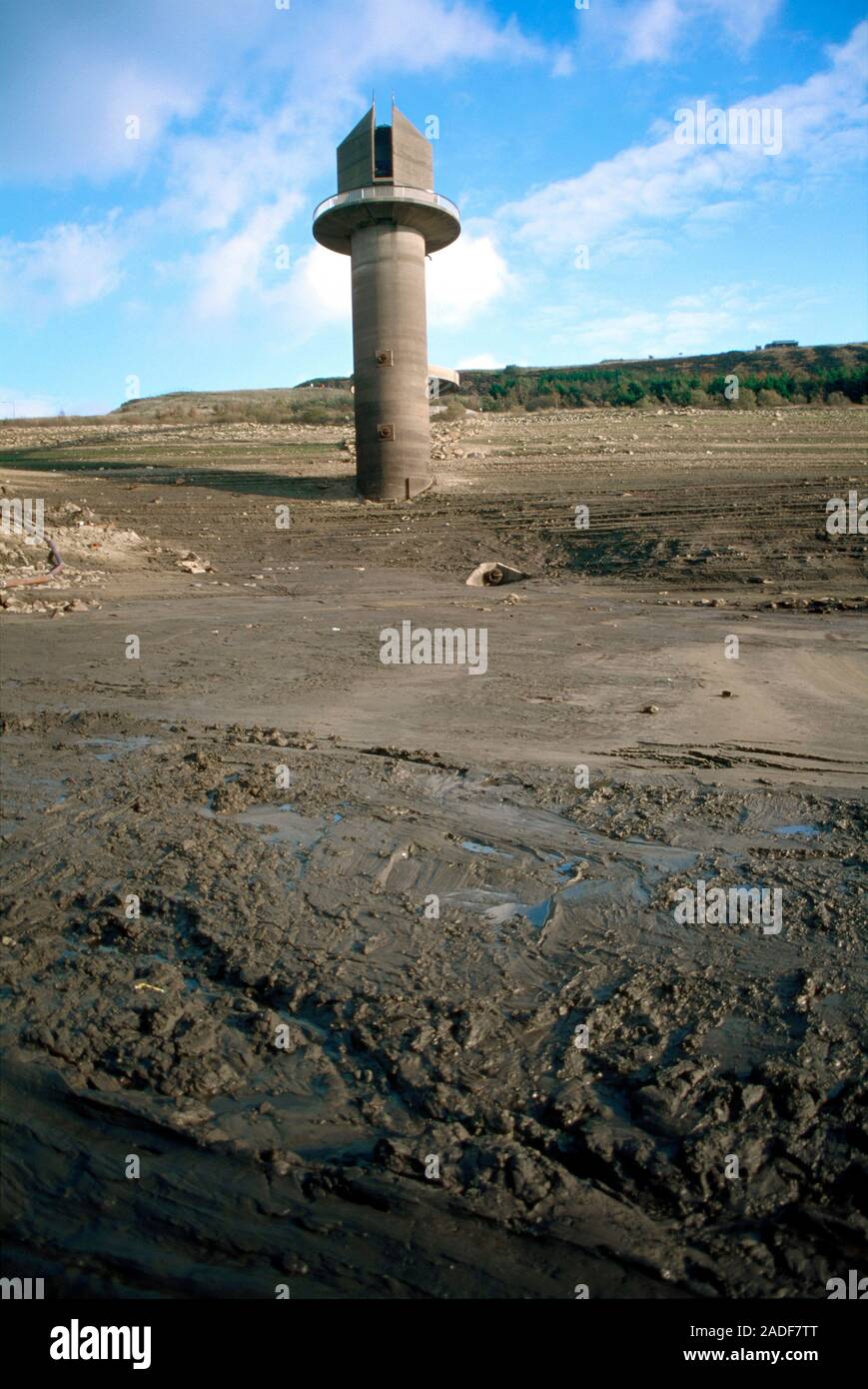 Reservoir drought. Water tower in the middle of Scammonden Reservoir ...
