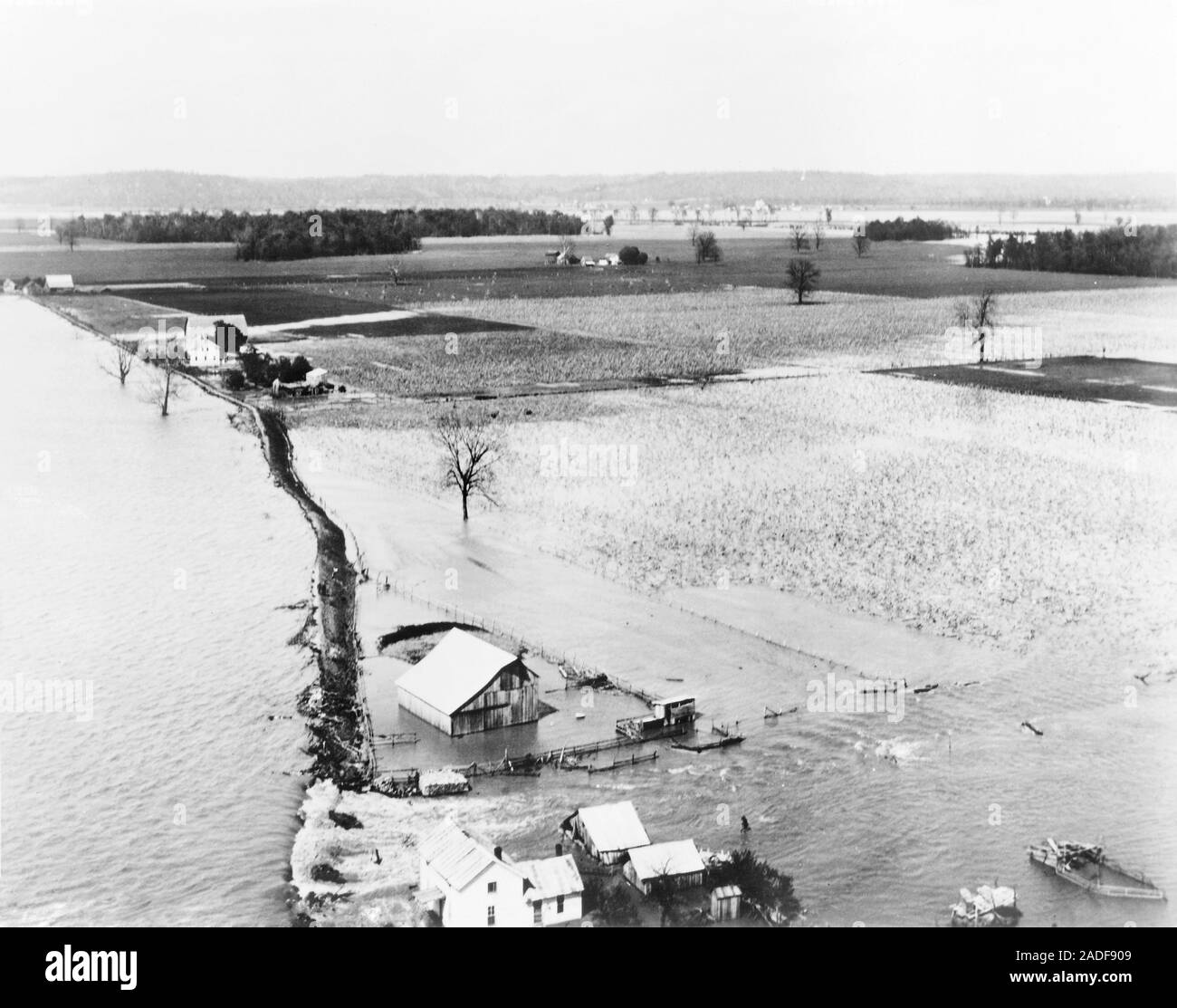 Great Mississippi Flood, 1927. Floodwater from the Mississippi River ...