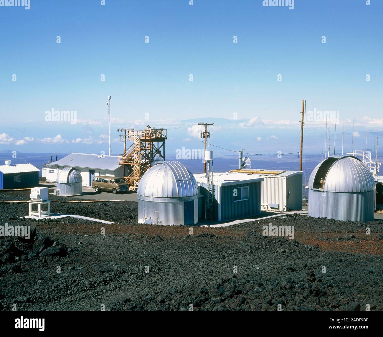 Mauna Loa Observatory. View of the main building (background) and ...