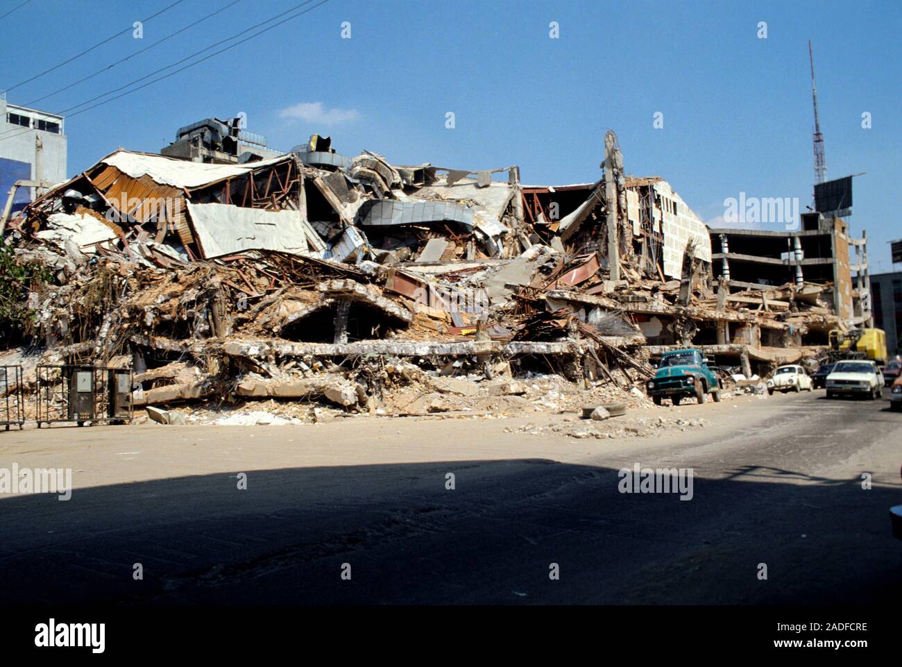 Collapse of an apartment building in Mexico City during the 19th ...
