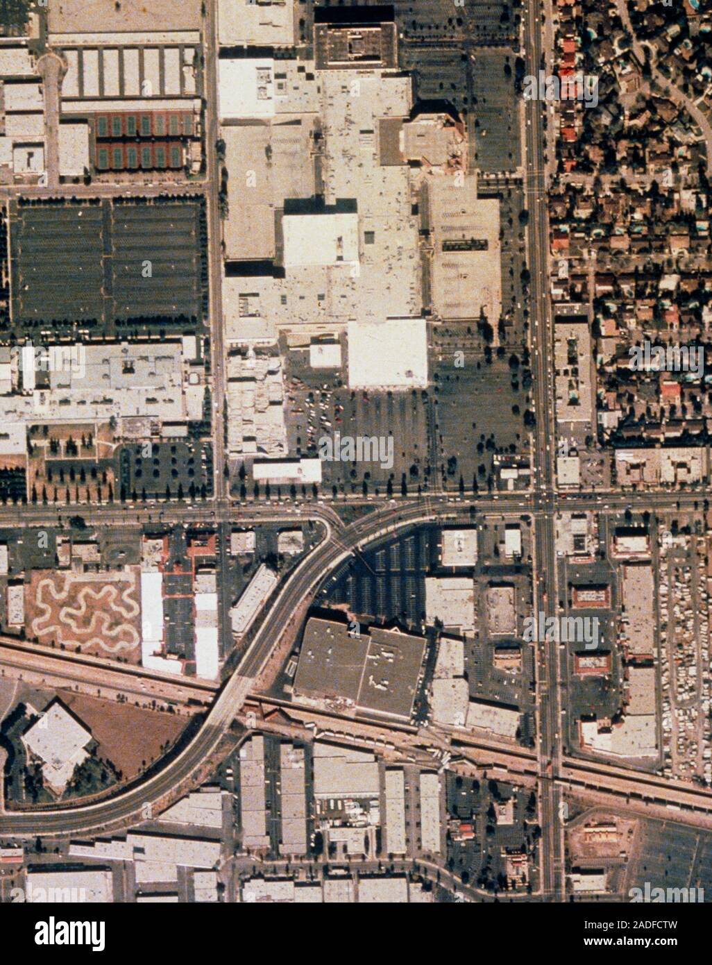 Los Angeles earthquake damage. Aerial view of part of Northridge in ...