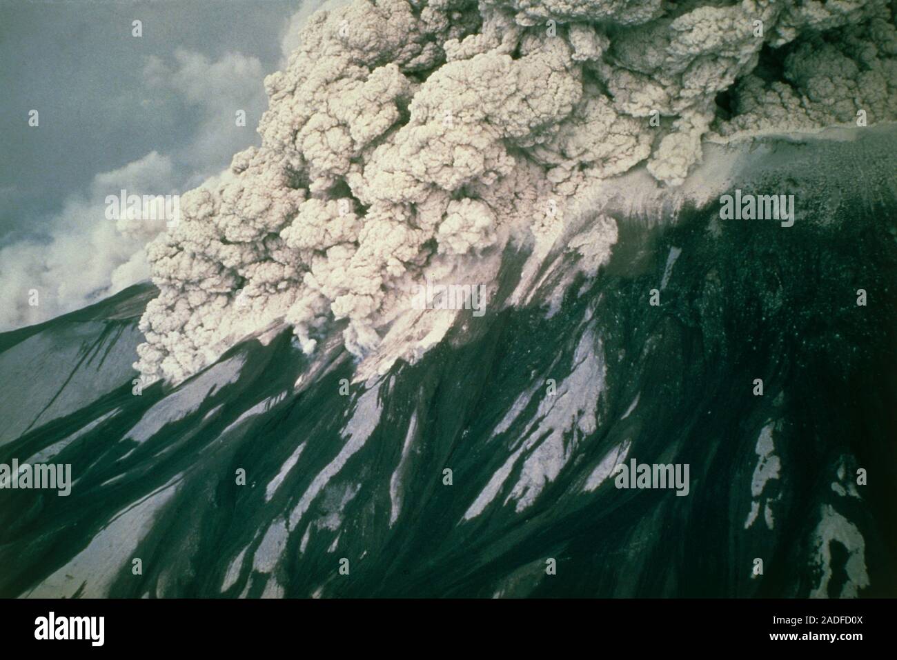 Eruption of Mt. St. Helens volcano on 18th May 1980. The initial blast ...
