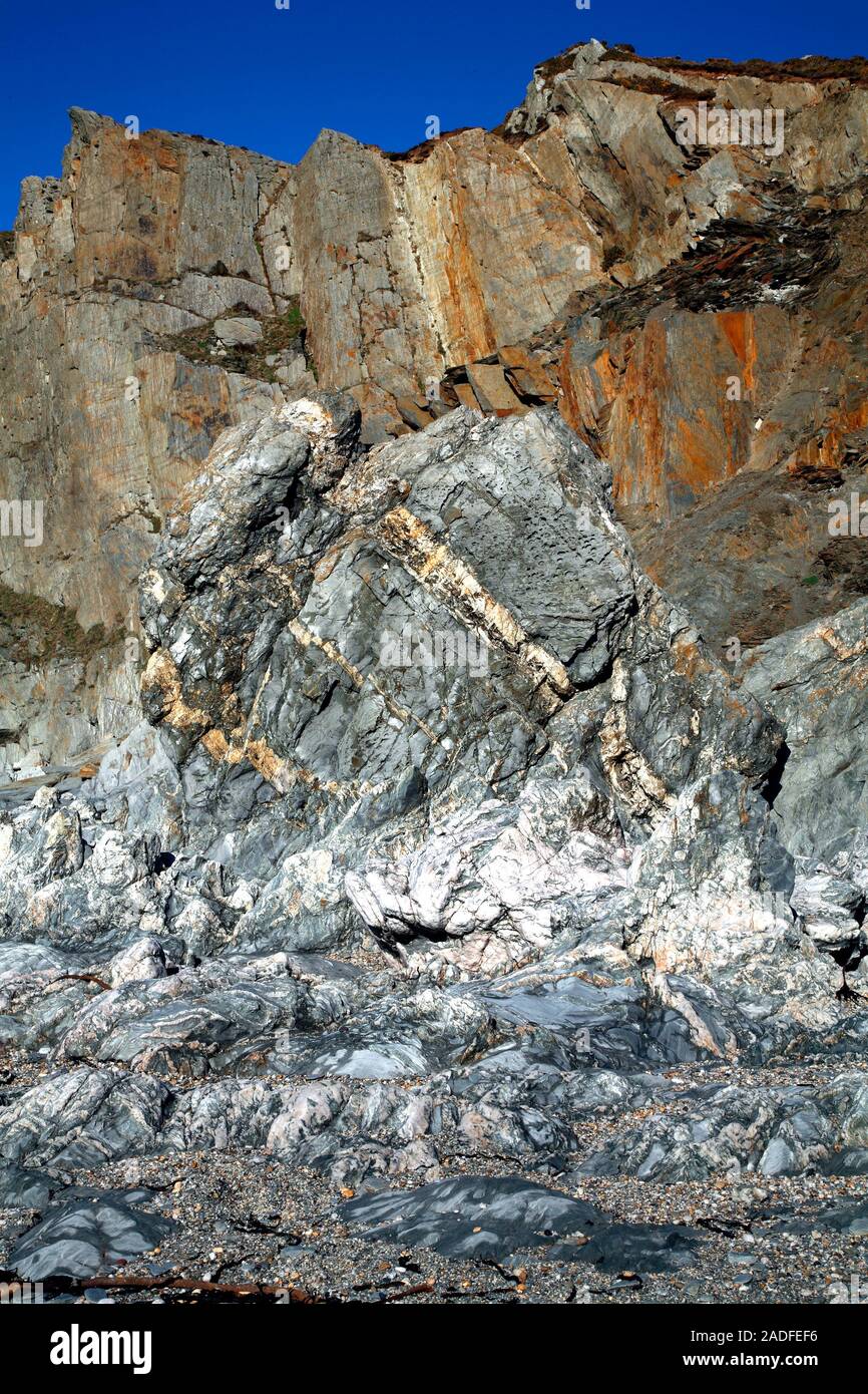 Mixed geology of Rockham Beach. These cliffs are composed of Upper ...