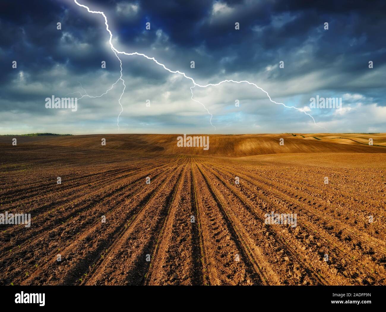 Lightning hills hi-res stock photography and images - Alamy