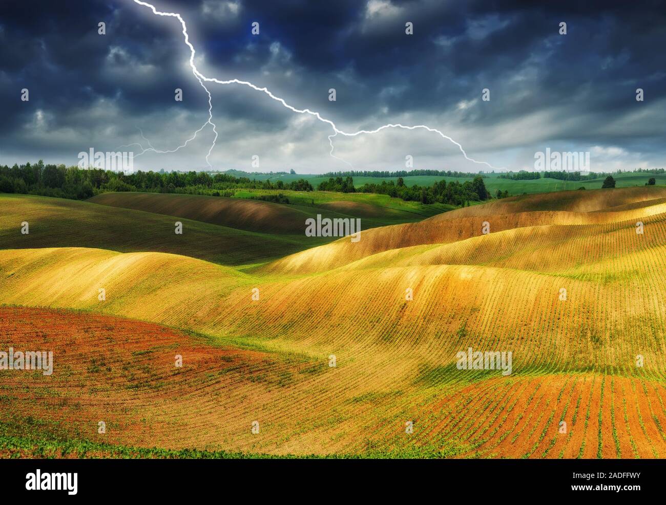 Lightning hills hi-res stock photography and images - Alamy
