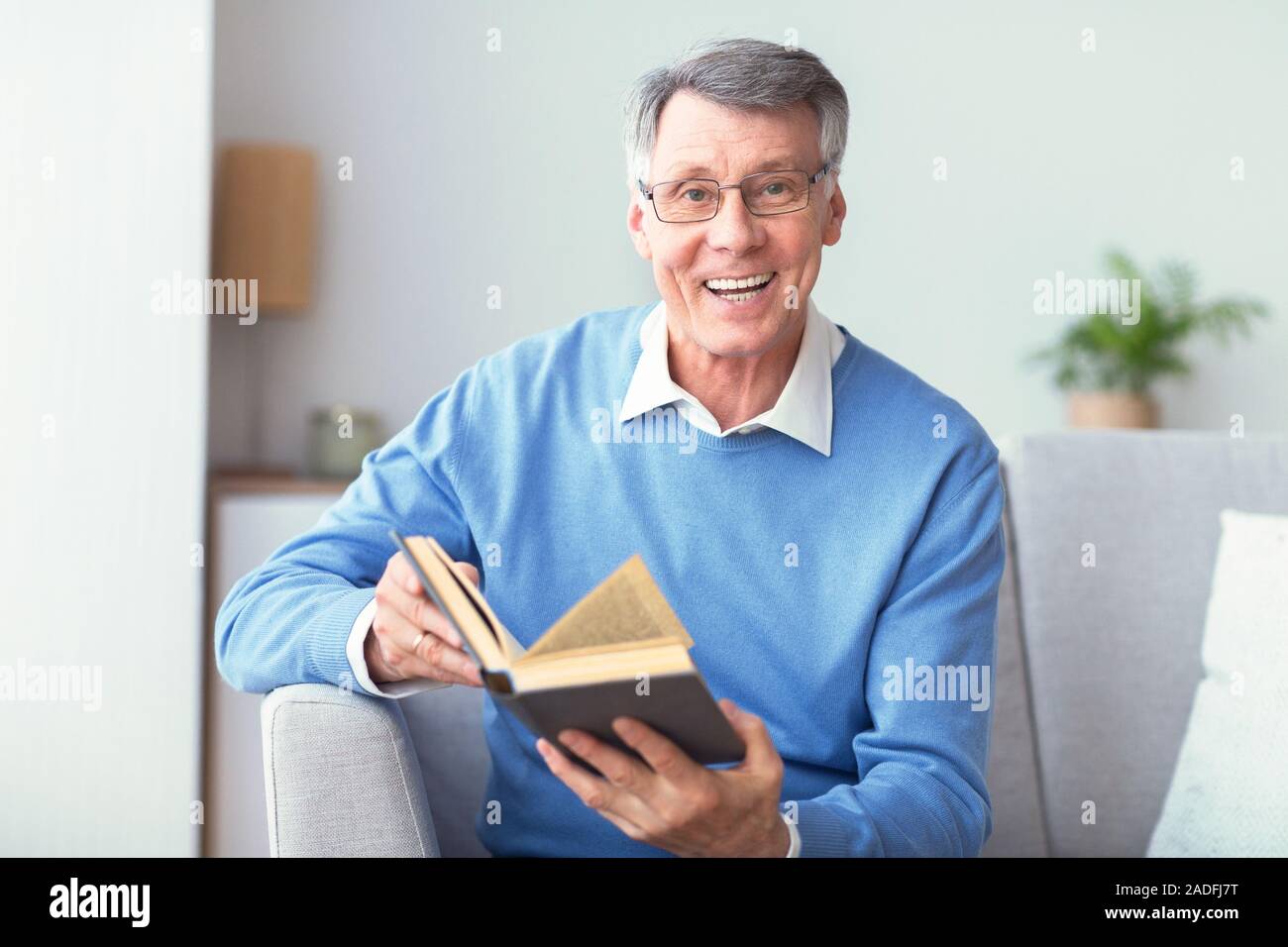 Elderly man sitting on couch hi-res stock photography and images - Alamy