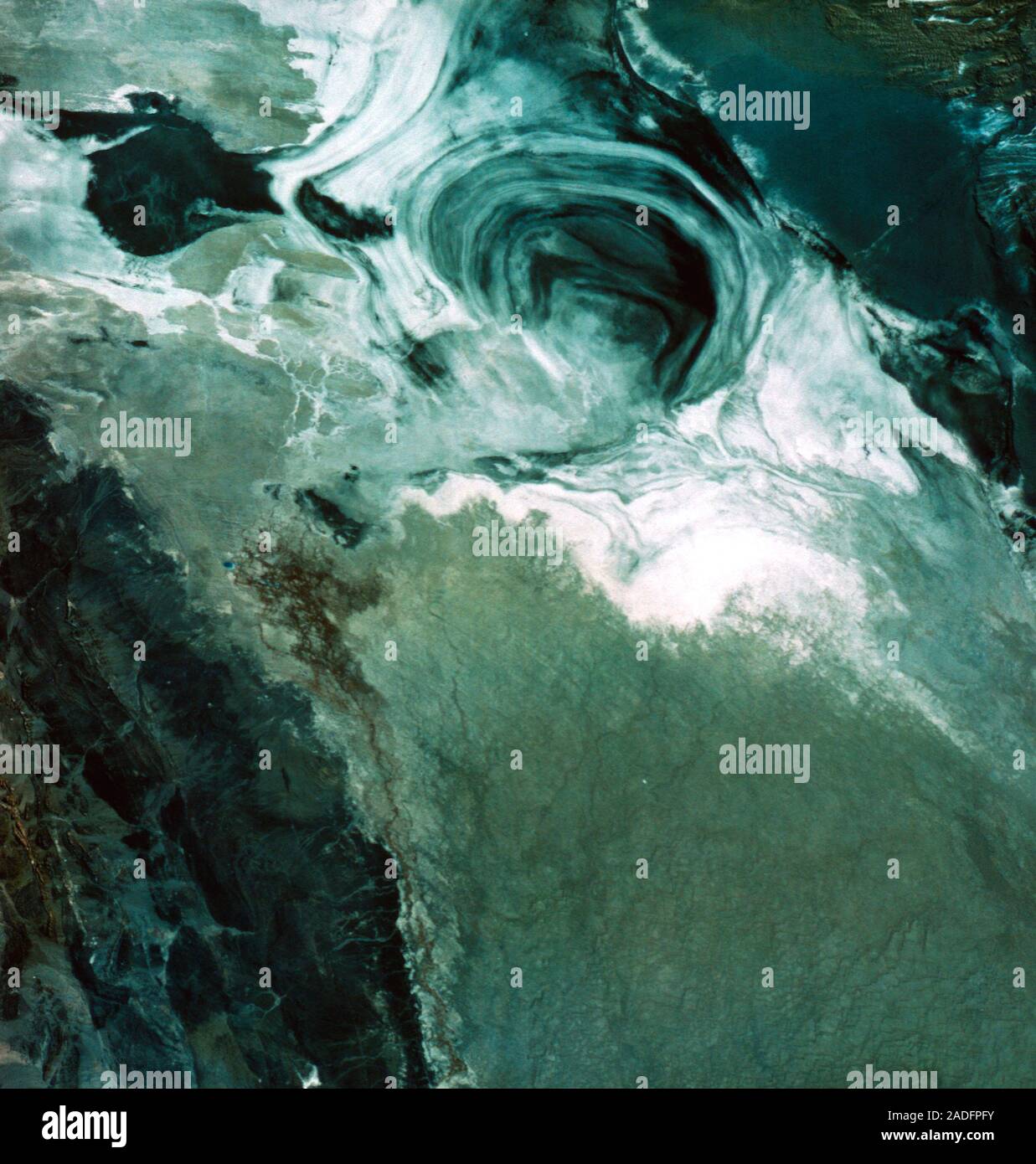 Landsat image of part of the salt lake known as Lop Nur (top right ...