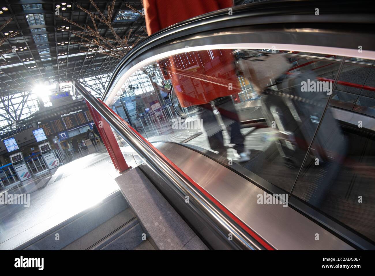 Stuttgart, Germany. 04th Dec, 2019. A passenger is driving up an ...