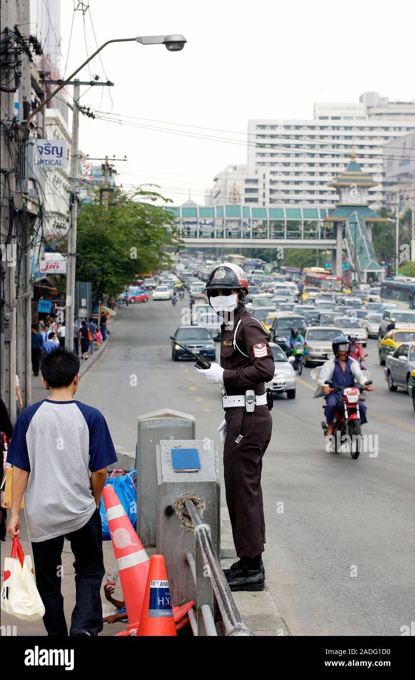 Air pollution. Policeman wearing a mask to filter out particle pollution from the air he ...