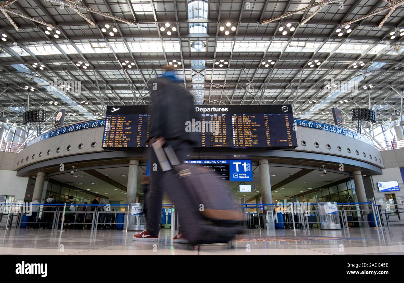 Stuttgart, Germany. 04th Dec, 2019. A passenger pulls his trolley into ...