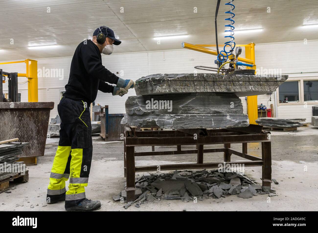 Male working with slates, flat rock, flat stone, from quarry in Pæska ...