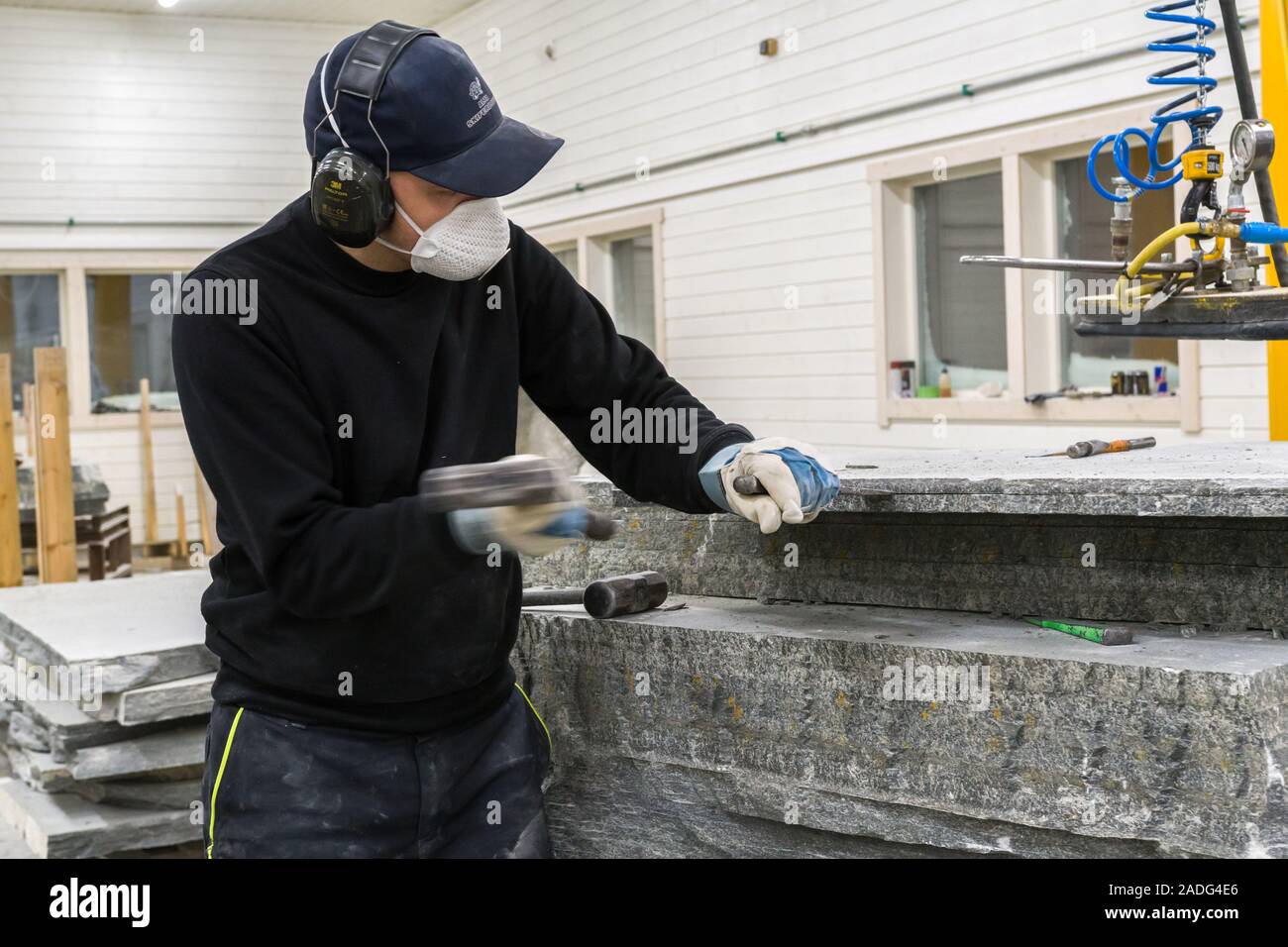 Slate worker industry hi-res stock photography and images - Alamy