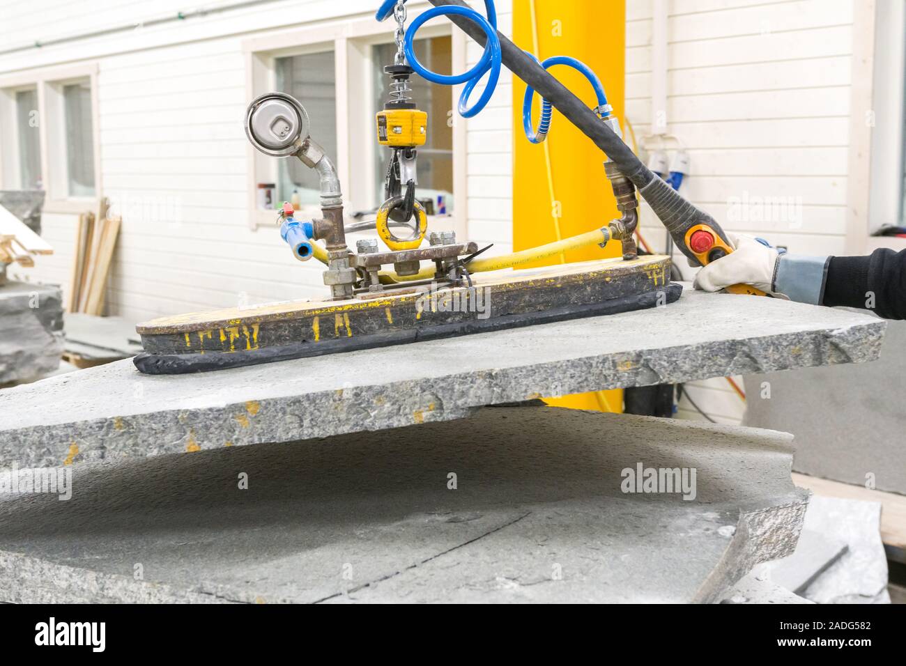 Male working with slates, flat rock, flat stone, from quarry in Pæska ...