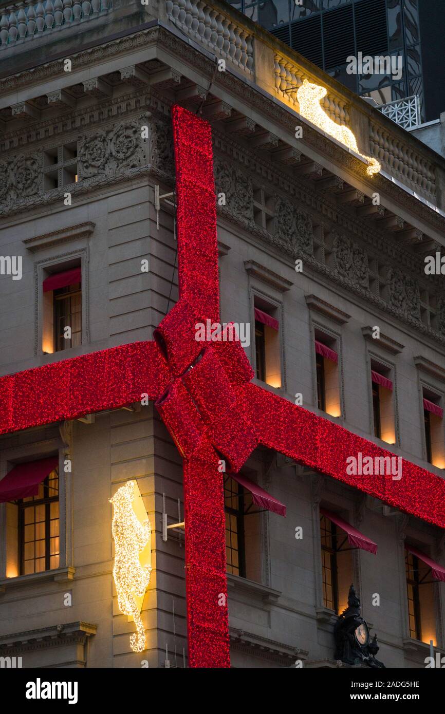 Cartier Flagship Store Front on Fifth Avenue, Holiday Season, NYC Stock ...