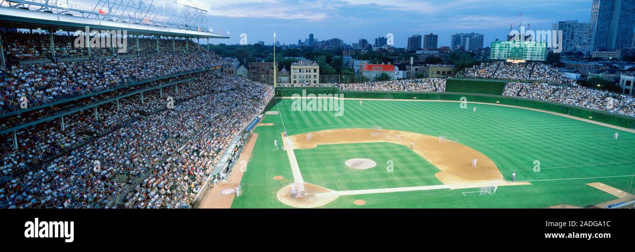 Chicago cubs wrigley field scoreboard hi-res stock photography and ...