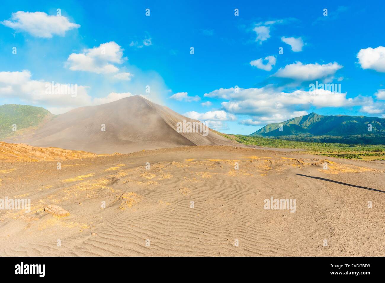 Mount Yasur Volcano, Tanna Island, Vanuatu Stock Photo - Alamy