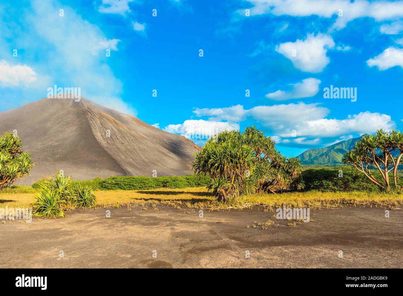 Mount Yasur Volcano, Tanna Island, Vanuatu Stock Photo - Alamy