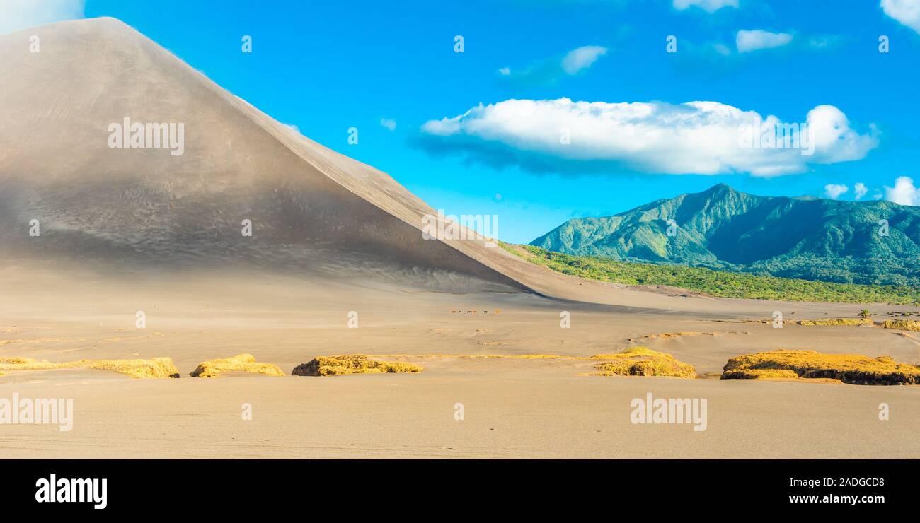 Mount Yasur Volcano, Tanna Island, Vanuatu Stock Photo - Alamy