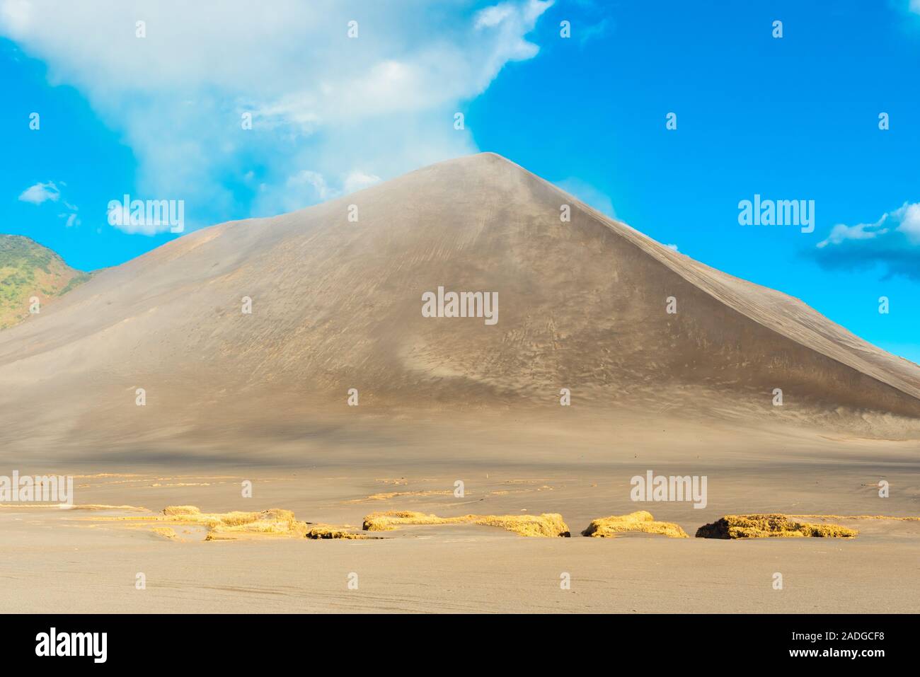 Mount Yasur Volcano, Tanna Island, Vanuatu Stock Photo - Alamy