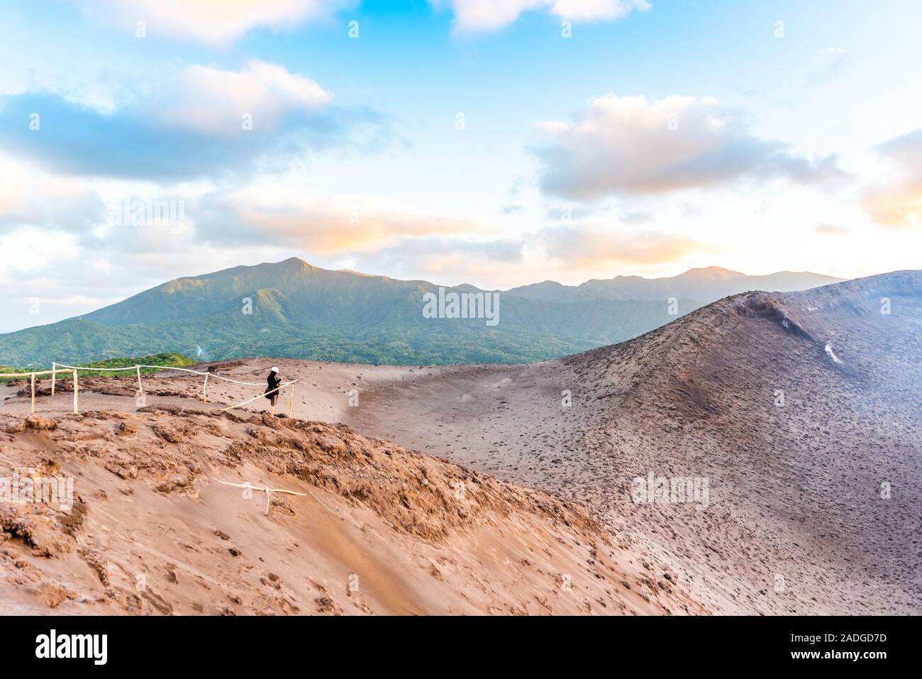 Mount Yasur Volcano, Tanna Island, Vanuatu Stock Photo - Alamy