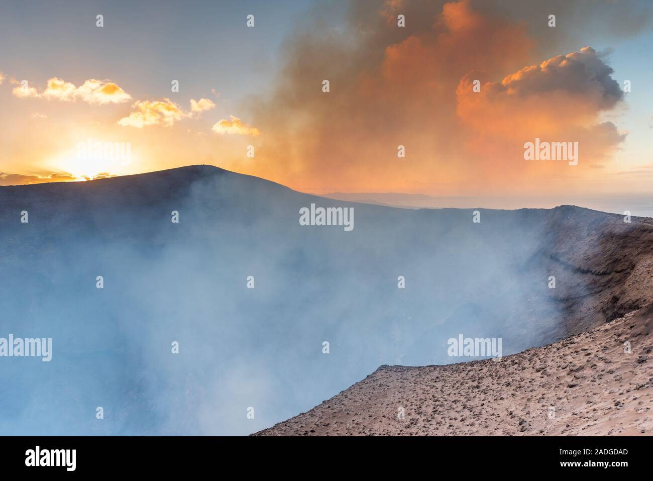 Mt Yasur High Resolution Stock Photography and Images - Alamy