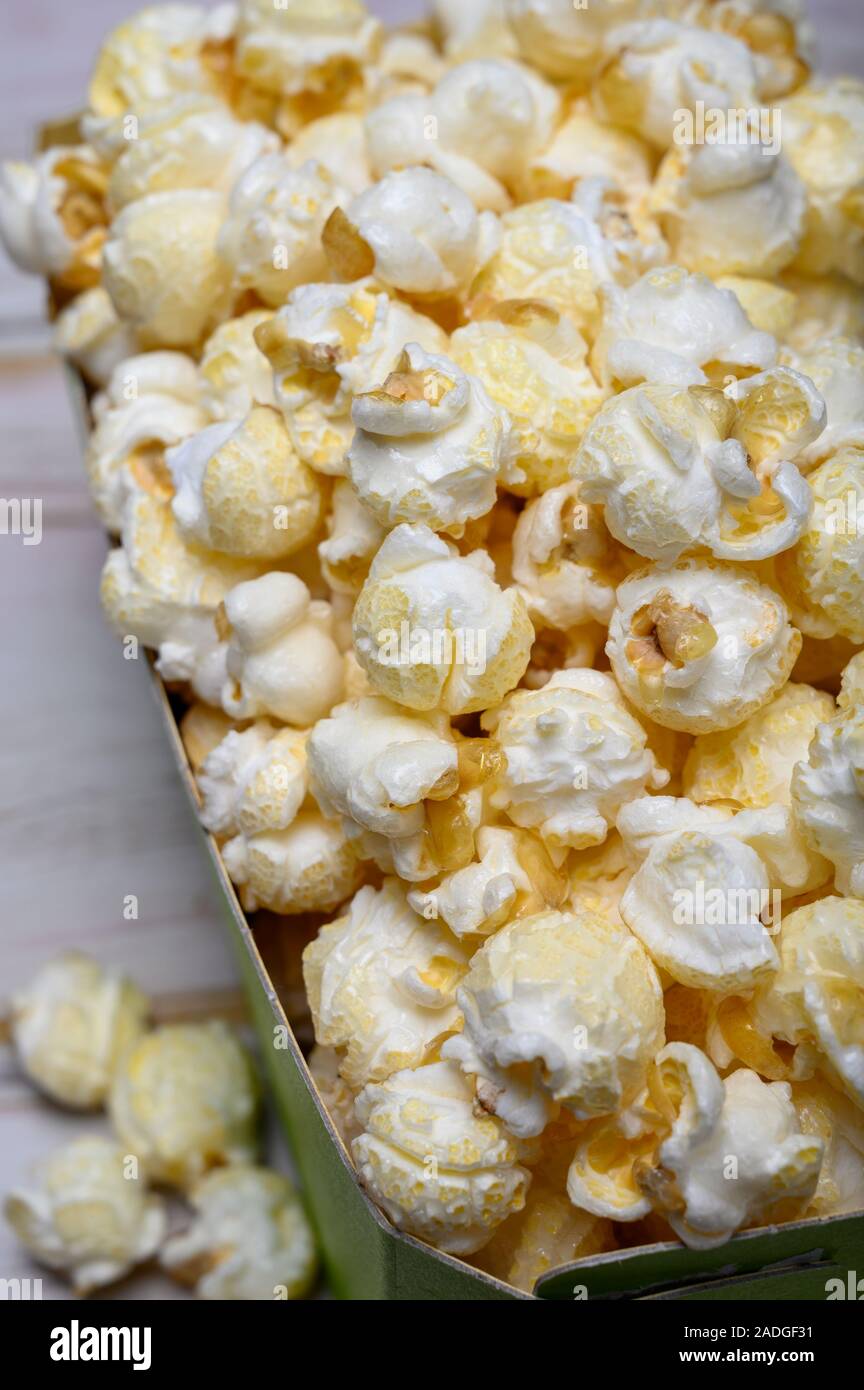 Green white popcorn bucket hi-res stock photography and images - Alamy