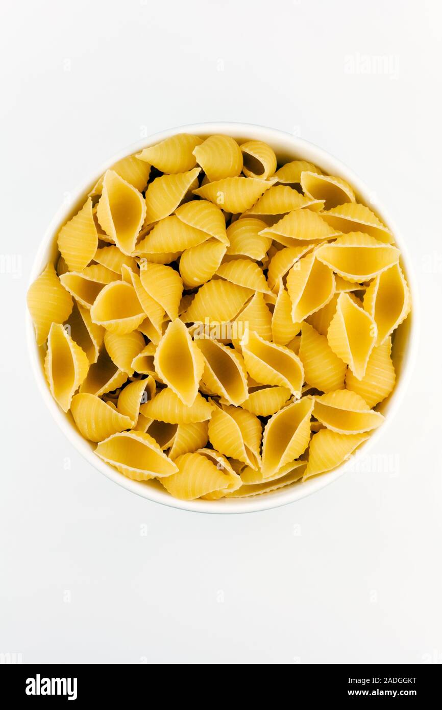 Conchiglie. Bowl of dried pasta shells Stock Photo - Alamy