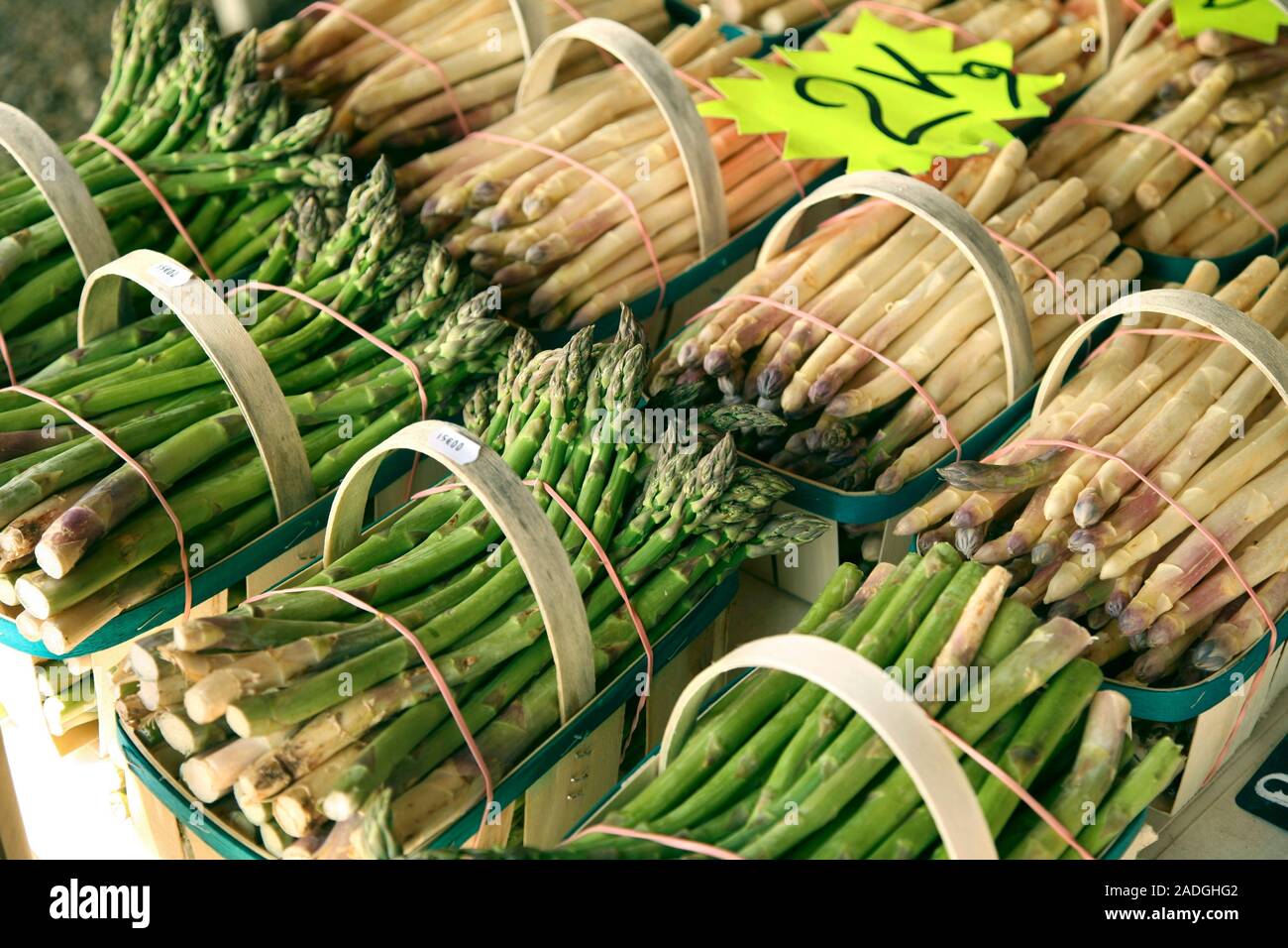 Asparagus spears (Asparagus officinalis) on sale at a market Stock ...
