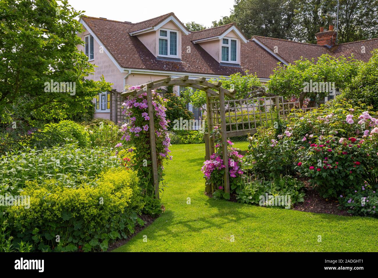 Clematis arch hi-res stock photography and images - Alamy