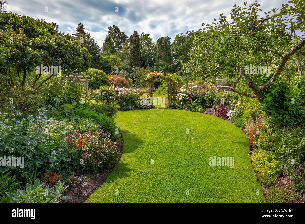 Sweeping borders hi-res stock photography and images - Alamy