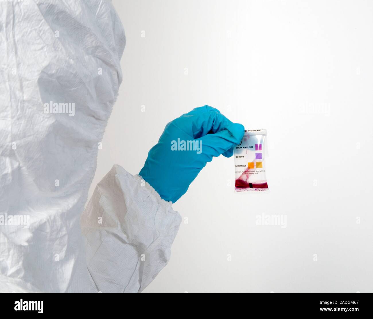 MODEL RELEASED. Forensic drug analysis. Forensics officer performing a ...