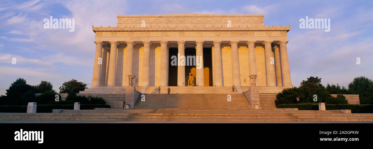Facade of a memorial building, Lincoln Memorial, Washington DC, USA ...