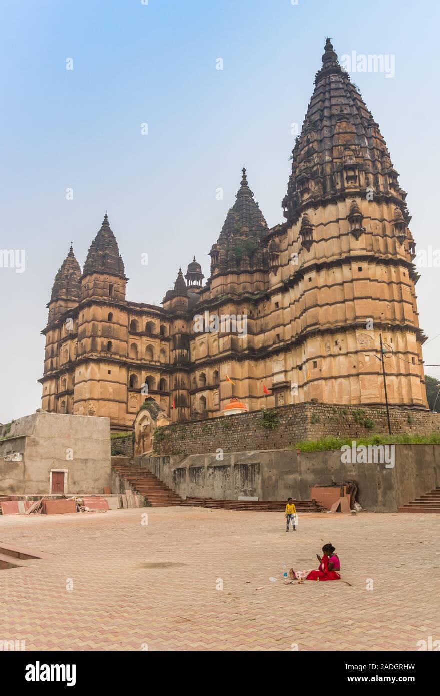 Orchha temple hi-res stock photography and images - Alamy