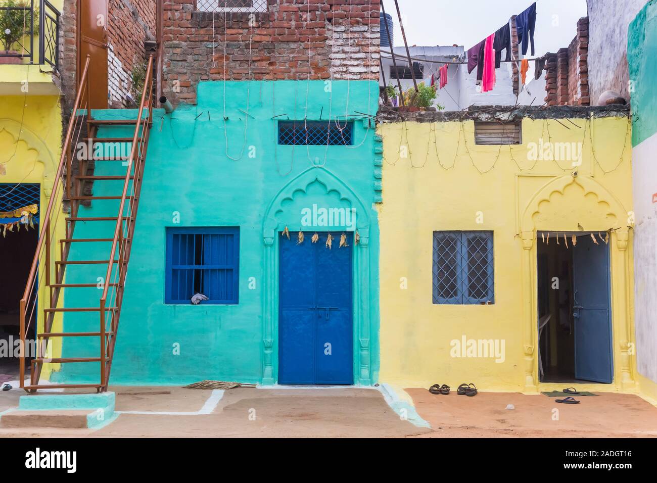 India colorful houses hi-res stock photography and images - Alamy
