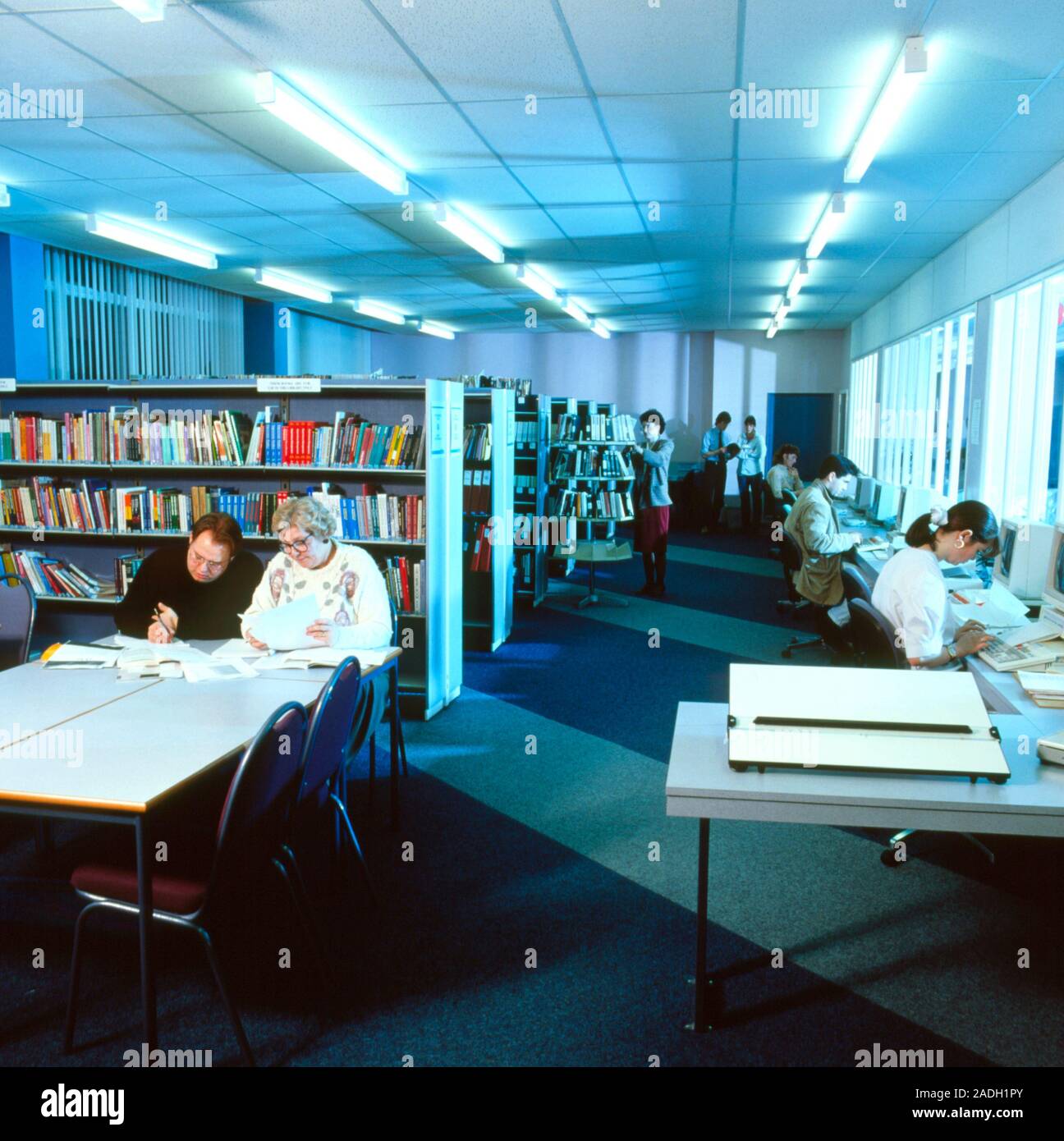 Library. Students working in a college library Stock Photo - Alamy
