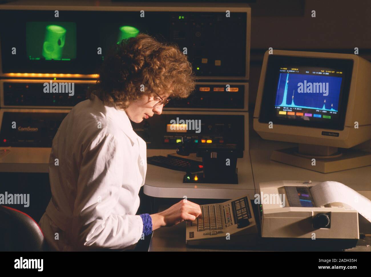 Scanning electron microscopy. Female researcher using a scanning ...
