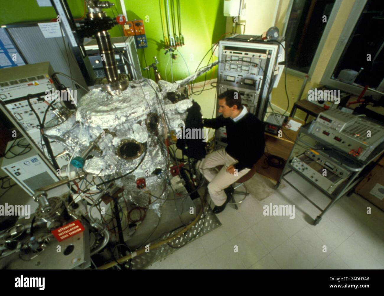 Scanning tunnelling microscope. Researcher using a scanning tunnelling ...