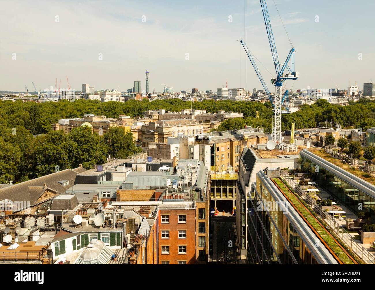 Buckingham palace post office hi-res stock photography and images - Alamy