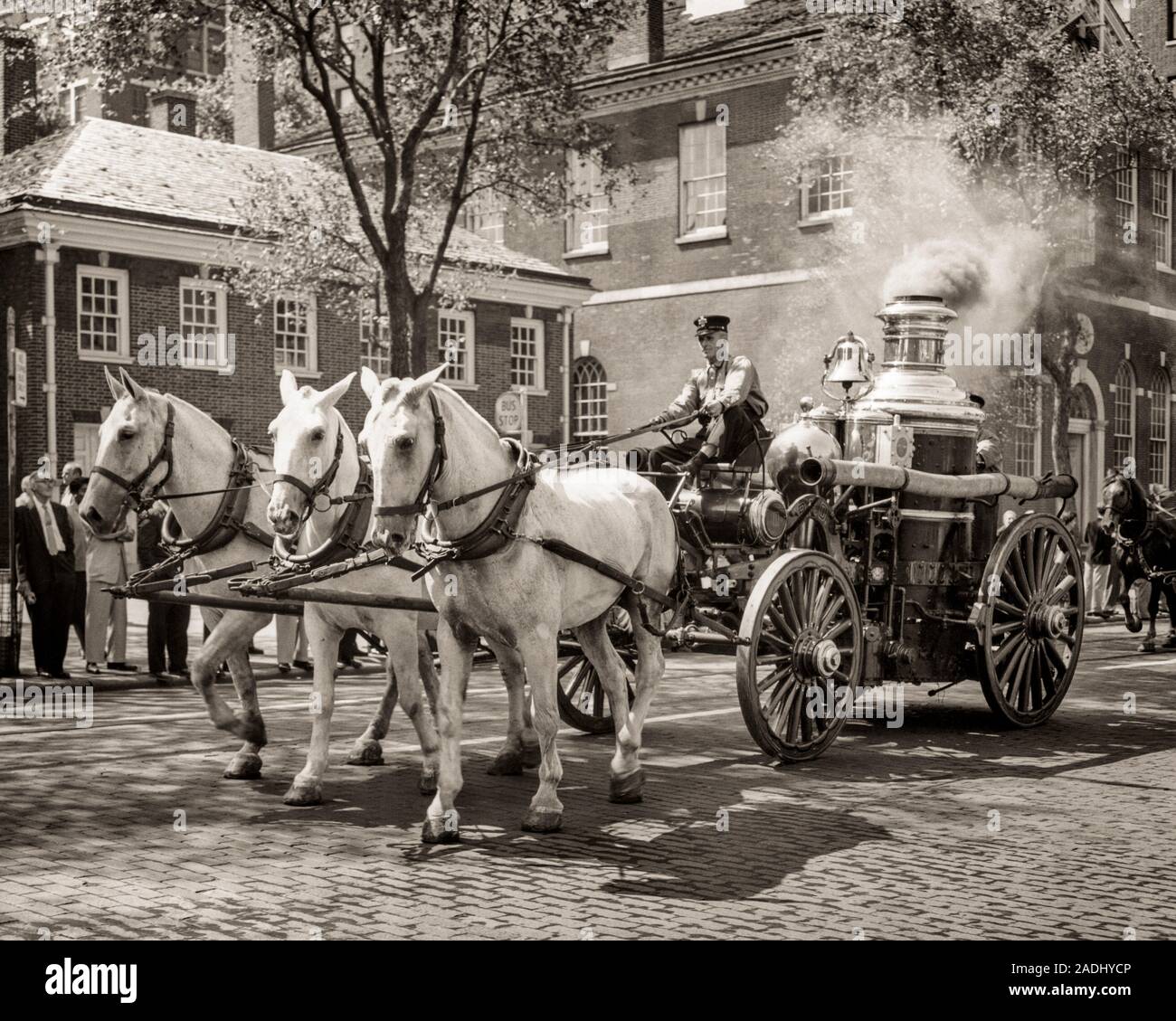 1950s FIREMAN DRIVING OLD ANTIQUE HORSE DRAWN STEAM POWERED WATER ...