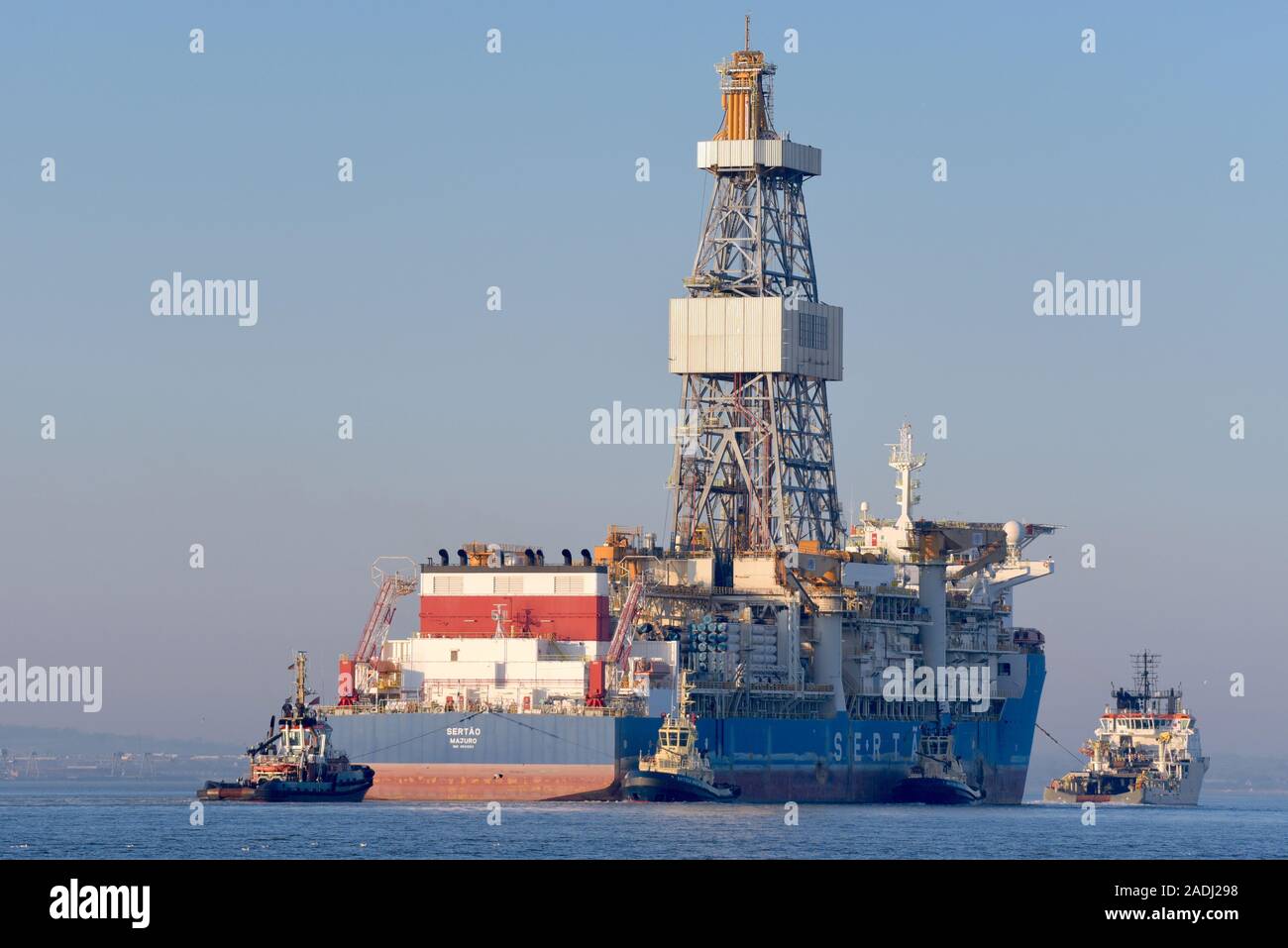 Deep sea drilling ship hi-res stock photography and images - Alamy