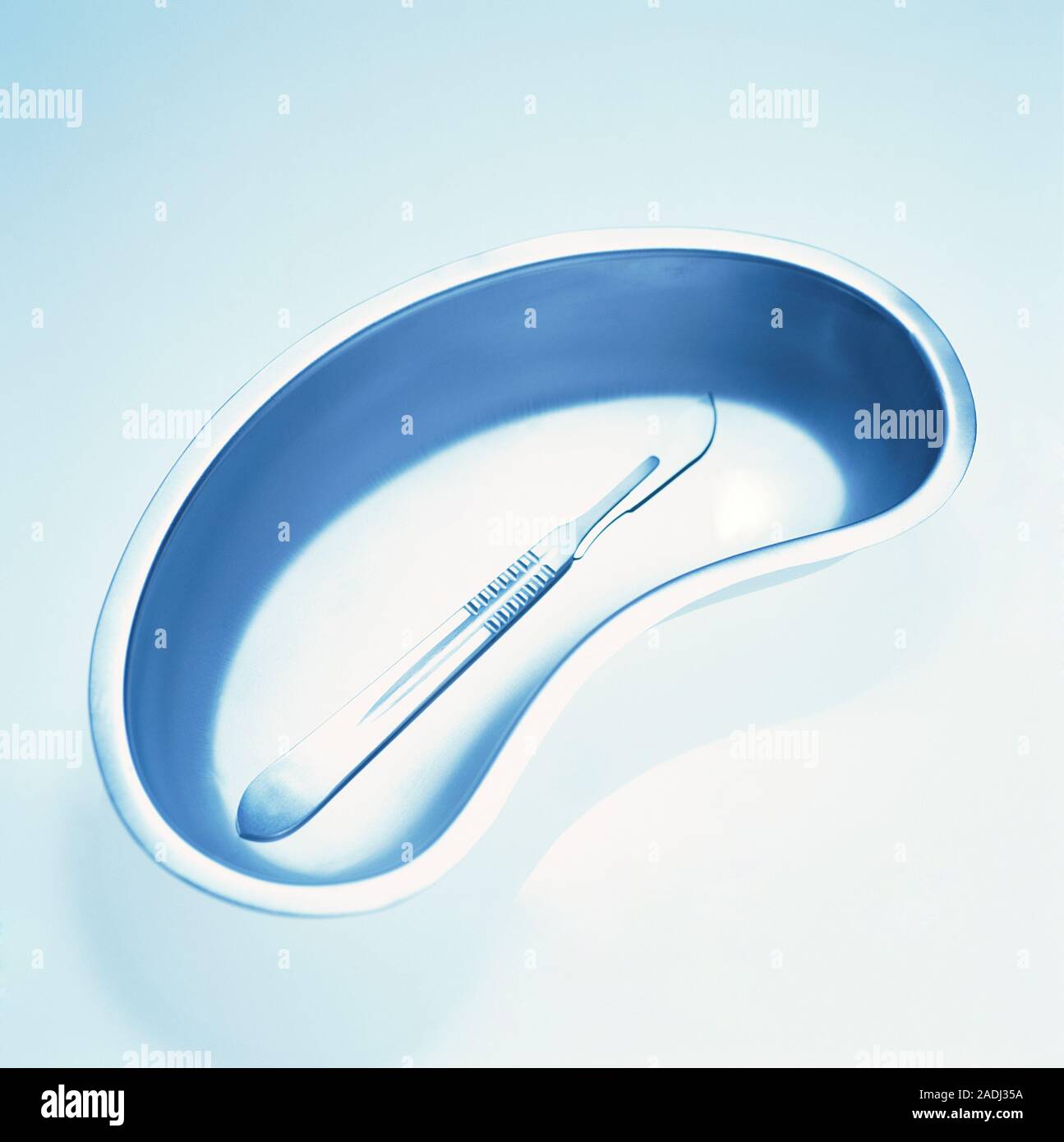 Scalpel in a stainless steel tray Stock Photo - Alamy